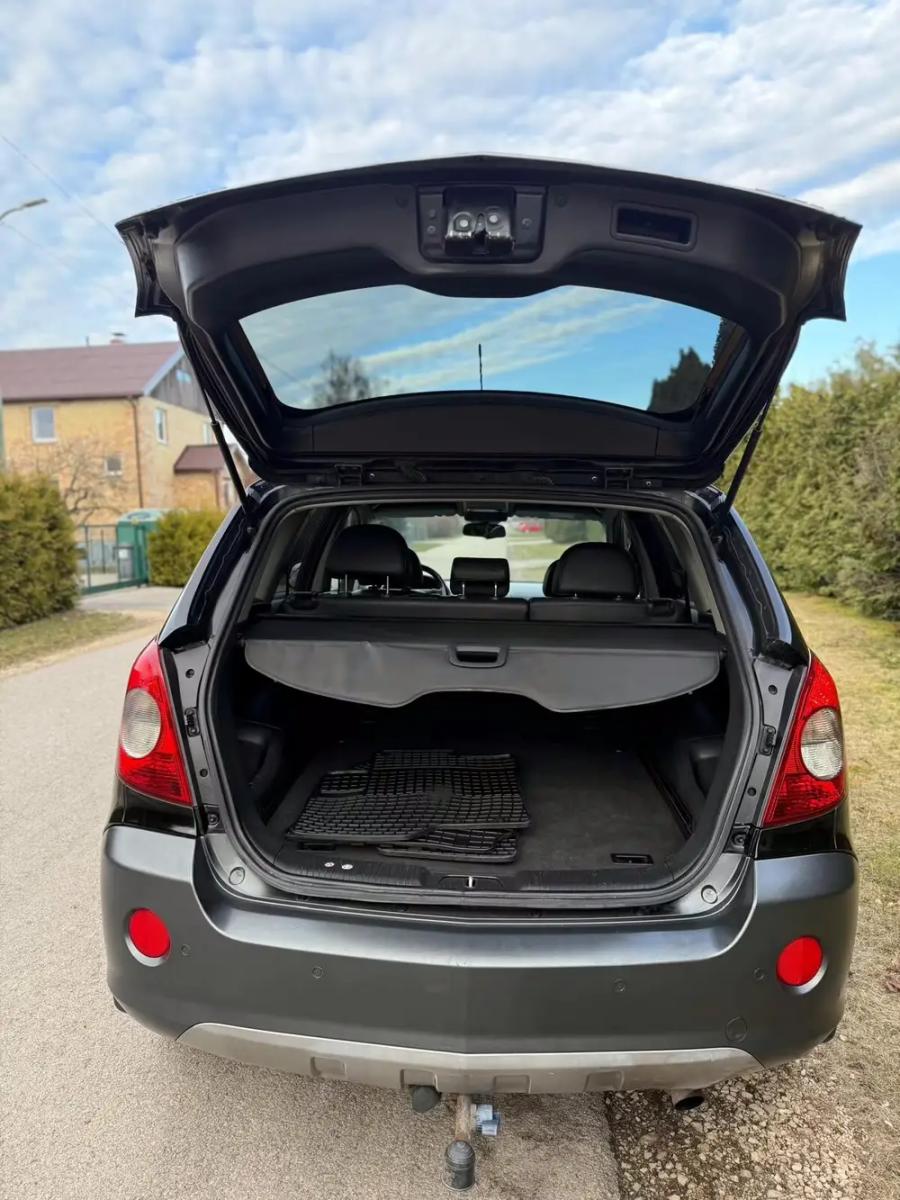 Black Opel Antara 2008 in Riga, with an engine capacity of 2.00 L and mileage of 255 thousand km for 3200 €, photo 7 on AUTOMOTO.COM.LV