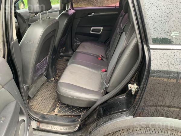 Black Opel Antara 2008 in Riga, with an engine capacity of 2.00 L and mileage of 307 thousand km for 800 €, photo 9 on AUTOMOTO.COM.LV
