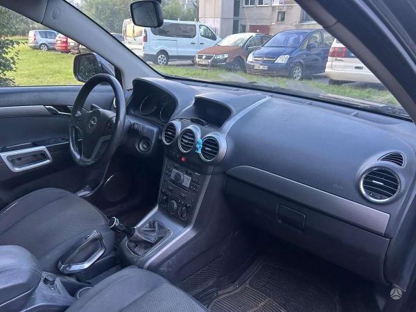 Black Opel Antara 2008 in Vilnius, with an engine capacity of 1.99 L and mileage of 320 thousand km for 950 €, photo 6 on AUTOMOTO.COM.LV