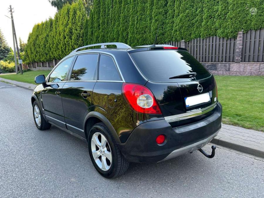 Black Opel Antara 2008 in Vilnius, with an engine capacity of 1.99 L and mileage of 286 thousand km for 2850 €, photo 3 on AUTOMOTO.COM.LV