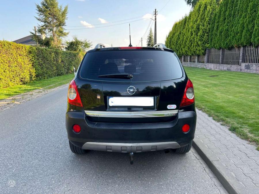 Black Opel Antara 2008 in Vilnius, with an engine capacity of 1.99 L and mileage of 286 thousand km for 2850 €, photo 4 on AUTOMOTO.COM.LV