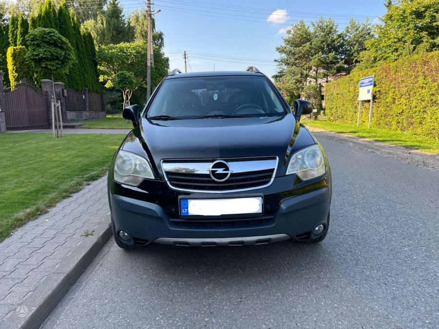 Black Opel Antara 2008 in Vilnius, with an engine capacity of 1.99 L and mileage of 286 thousand km for 2850 €, photo 7 on AUTOMOTO.COM.LV