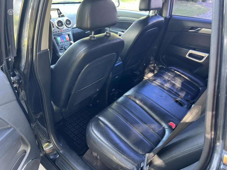 Black Opel Antara 2008 in Vilnius, with an engine capacity of 1.99 L and mileage of 286 thousand km for 2850 €, photo 16 on AUTOMOTO.COM.LV