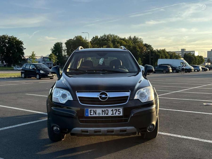 Black Opel Antara 2008 in Kaunas, with an engine capacity of 1.99 L and mileage of 257 thousand km for 3400 €, photo 3 on AUTOMOTO.COM.LV