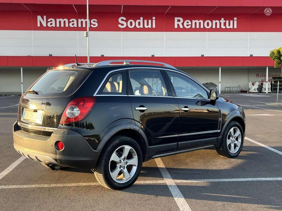 Black Opel Antara 2008 in Kaunas, with an engine capacity of 1.99 L and mileage of 257 thousand km for 3400 €, photo 4 on AUTOMOTO.COM.LV