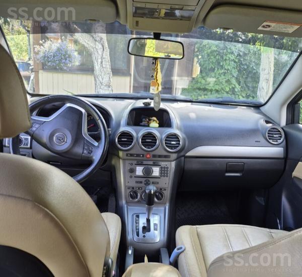 Black Opel Antara 2008 in Daugavpils, with an engine capacity of 2.00 L and mileage of 321 thousand km for 3300 €, photo 3 on AUTOMOTO.COM.LV
