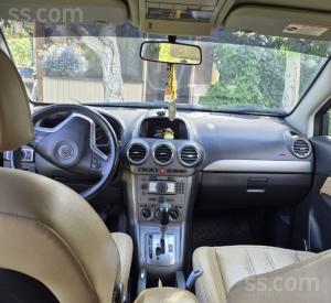 Black Opel Antara 2008 in Daugavpils, with an engine capacity of 2.00 L and mileage of 321 thousand km for 3300 €, photo 4 on AUTOMOTO.COM.LV