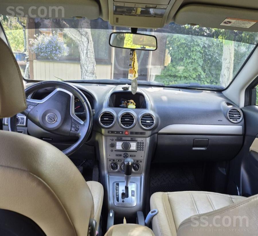 Black Opel Antara 2008 in Daugavpils, with an engine capacity of 2.00 L and mileage of 321 thousand km for 3300 €, photo 4 on AUTOMOTO.COM.LV