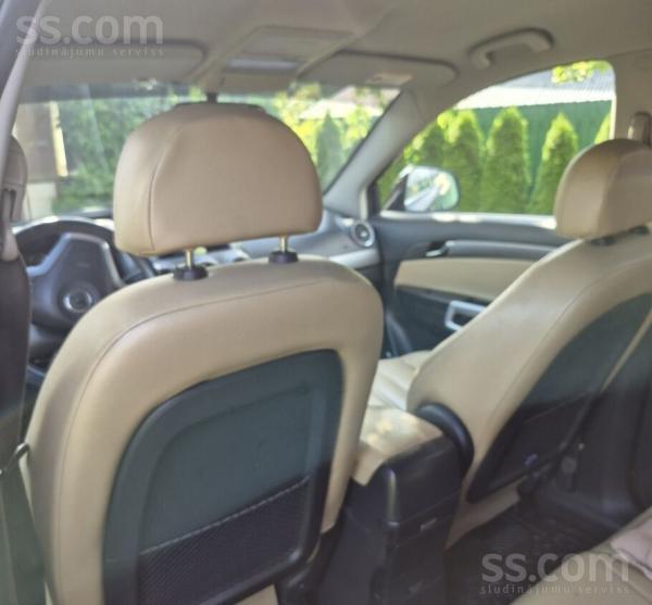 Black Opel Antara 2008 in Daugavpils, with an engine capacity of 2.00 L and mileage of 321 thousand km for 3300 €, photo 4 on AUTOMOTO.COM.LV