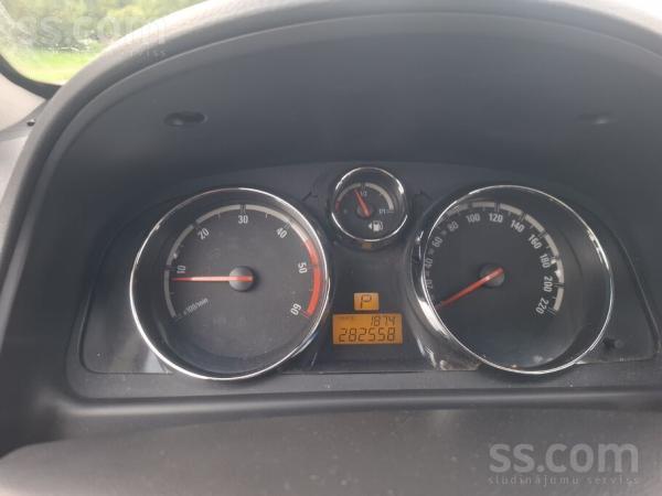 Opel Antara 2008 Rēzekne vietnē Melns Opel Antara 2008 Rēzekne, ar dzinēja tilpumu 2.00 L un nobraukumu 283 tūkst. km par 2200 €, foto 9 vietnē AUTOMOTO.COM.LV