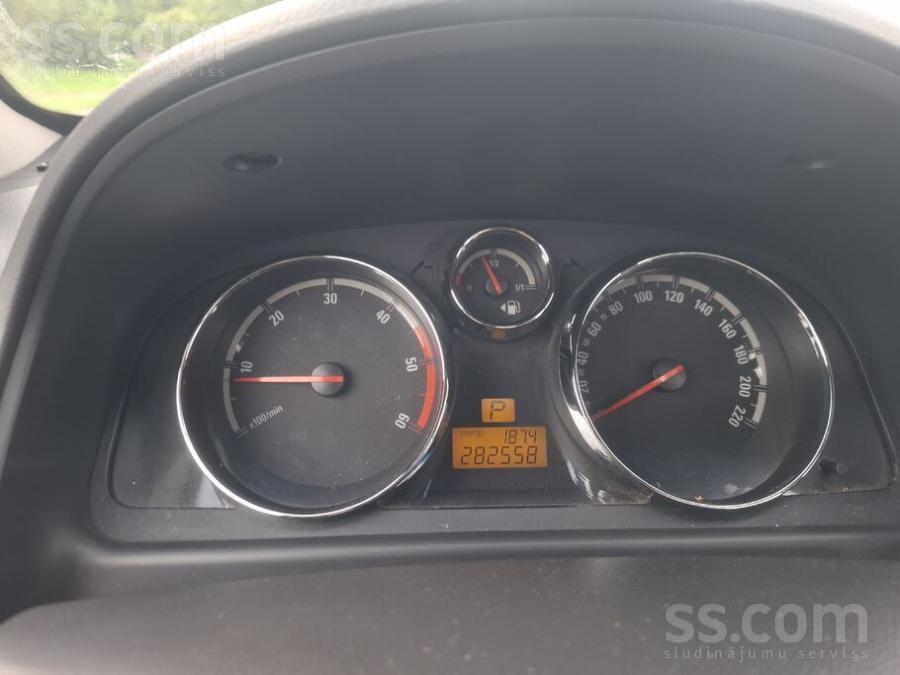 Melns Opel Antara 2008 Rēzekne, ar dzinēja tilpumu 2.00 L un nobraukumu 283 tūkst. km par 2200 €, foto 9 vietnē AUTOMOTO.COM.LV