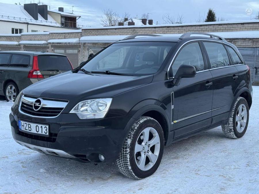 Black Opel Antara 2009 in Ukmerge, with an engine capacity of 1.99 L and mileage of 381 thousand km for 2650 €, photo 1 on AUTOMOTO.COM.LV