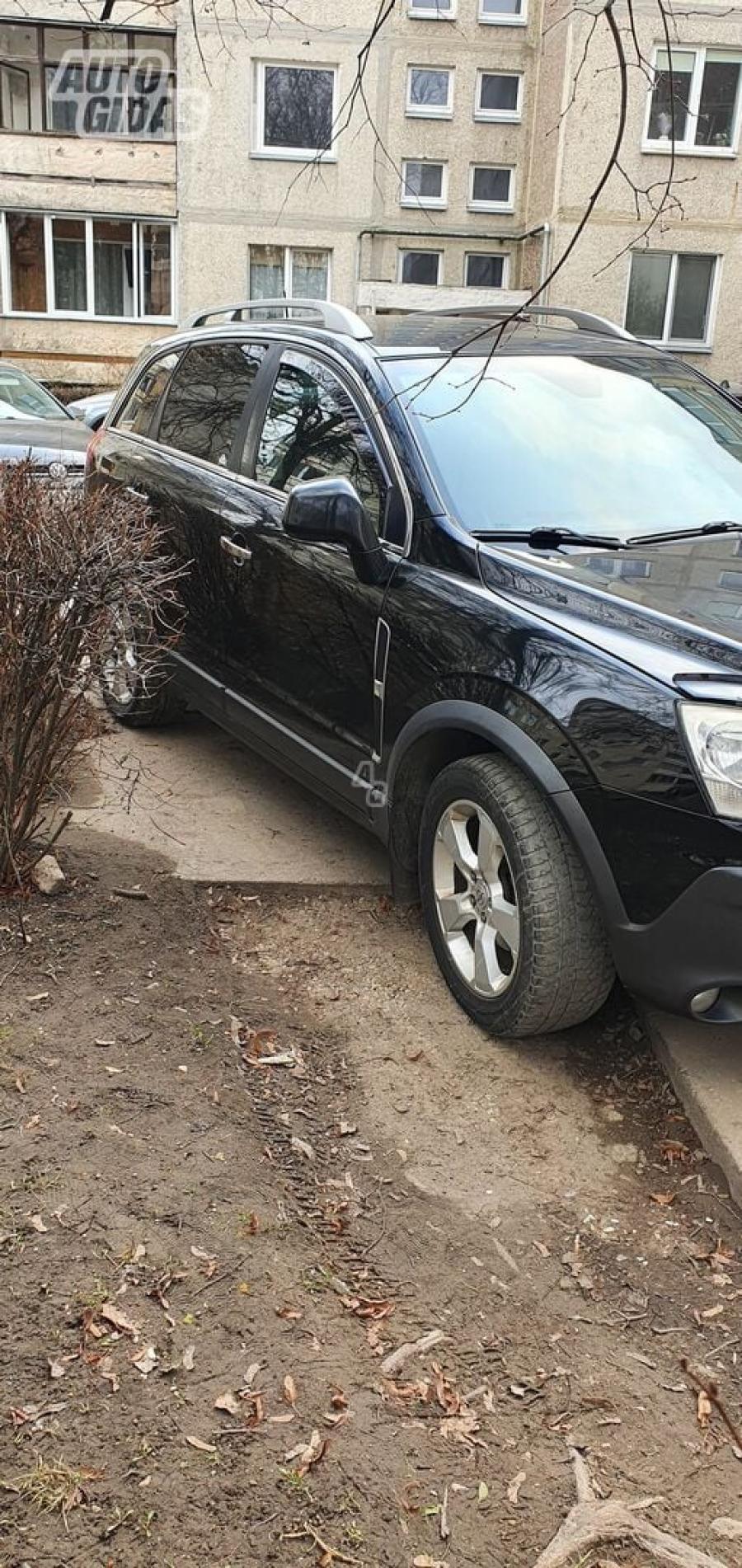 Black Opel Antara 2009 in Kaunas, with an engine capacity of 2.00 L and mileage of 320 thousand km for 3650 €, photo 2 on AUTOMOTO.COM.LV