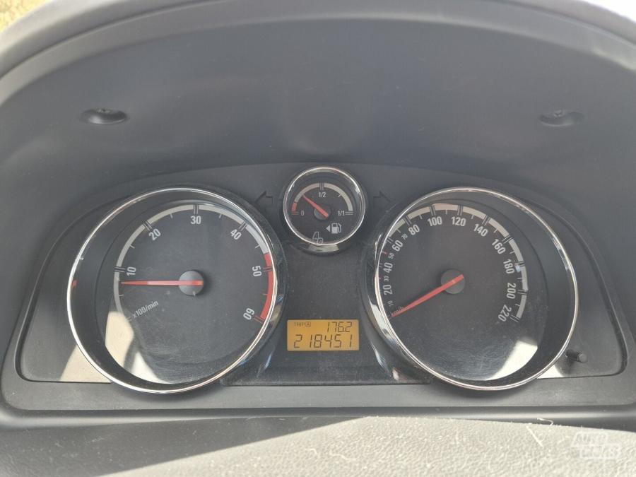 Black Opel Antara 2009 in Sirvintos, with an engine capacity of 2.00 L and mileage of 218 thousand km for 2450 €, photo 18 on AUTOMOTO.COM.LV