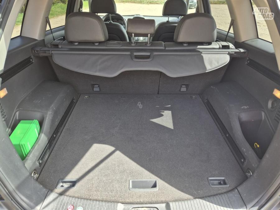 Black Opel Antara 2009 in Sirvintos, with an engine capacity of 2.00 L and mileage of 218 thousand km for 2450 €, photo 25 on AUTOMOTO.COM.LV