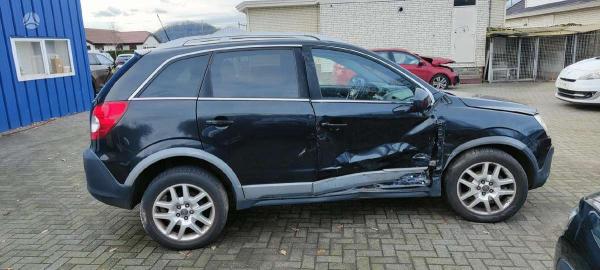Black Opel Antara 2010 in Vilnius, with an engine capacity of 1.99 L and mileage of 127 thousand km for 1700 €, photo 3 on AUTOMOTO.COM.LV