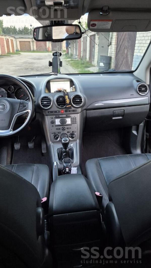 Black Opel Antara 2010 in Riga, with an engine capacity of 2.00 L and mileage of 257 thousand km for 6000 €, photo 6 on AUTOMOTO.COM.LV