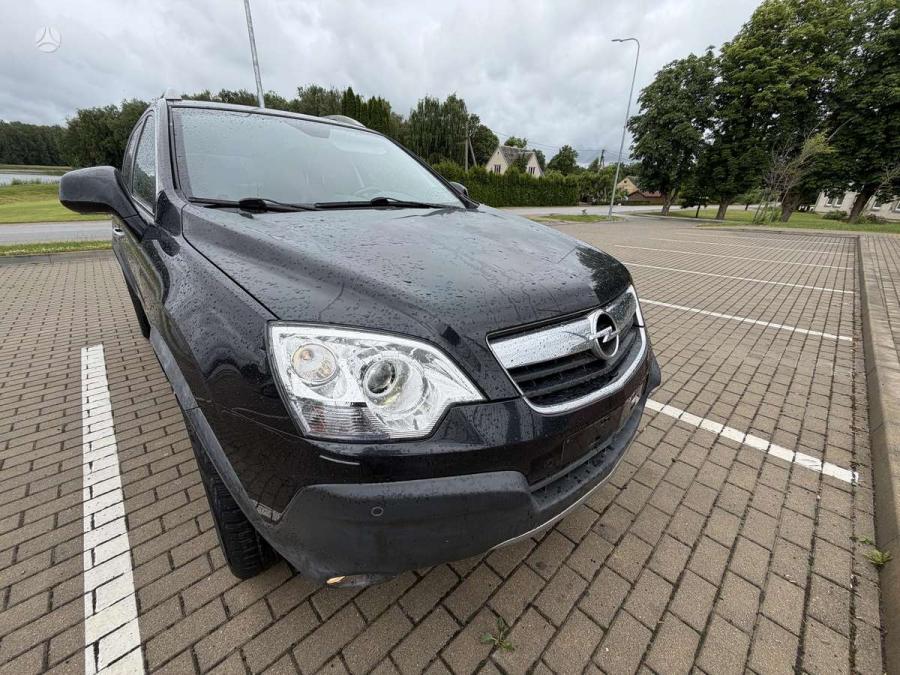 Black Opel Antara 2010 in Siauliai, with an engine capacity of 1.99 L and mileage of 250 thousand km for 3100 €, photo 4 on AUTOMOTO.COM.LV