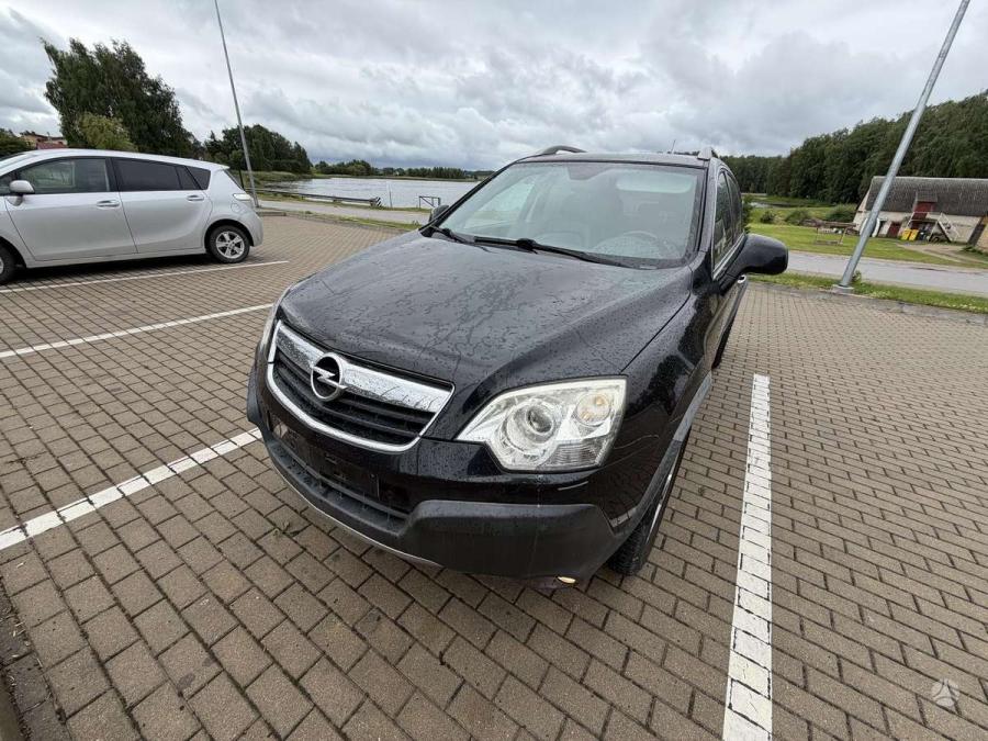 Black Opel Antara 2010 in Siauliai, with an engine capacity of 1.99 L and mileage of 250 thousand km for 3100 €, photo 6 on AUTOMOTO.COM.LV
