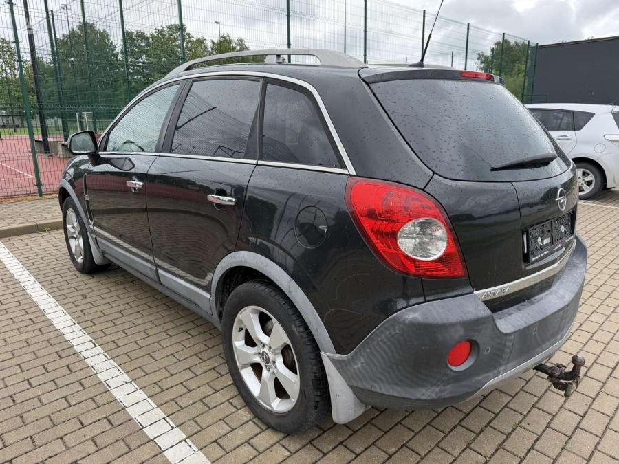 Black Opel Antara 2010 in Siauliai, with an engine capacity of 1.99 L and mileage of 250 thousand km for 3100 €, photo 7 on AUTOMOTO.COM.LV
