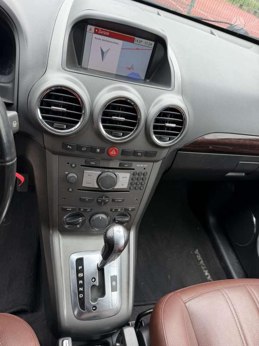 Black Opel Antara 2010 in Siauliai, with an engine capacity of 1.99 L and mileage of 250 thousand km for 3100 €, photo 8 on AUTOMOTO.COM.LV