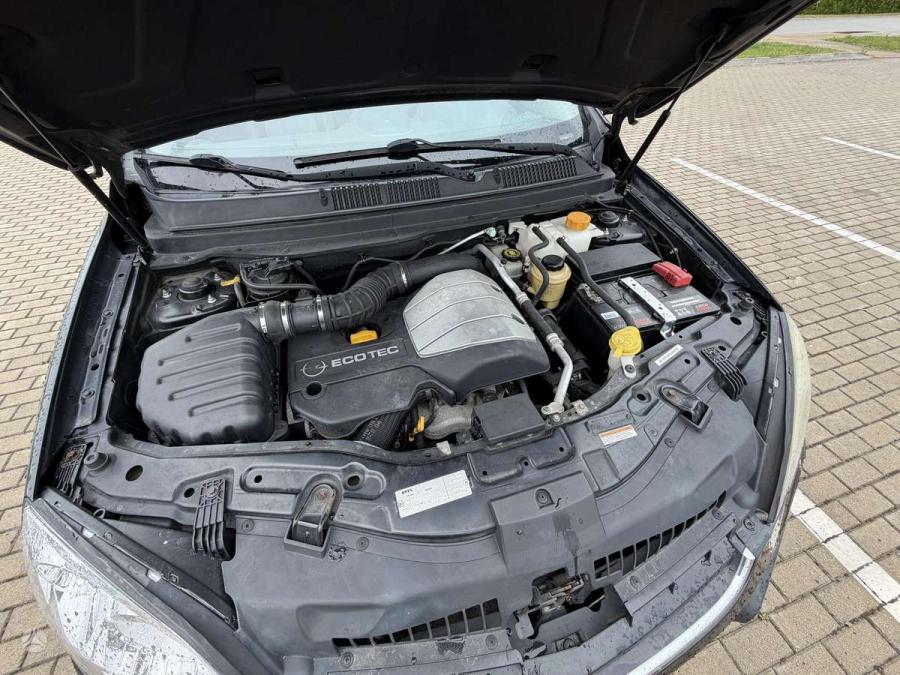 Black Opel Antara 2010 in Siauliai, with an engine capacity of 1.99 L and mileage of 250 thousand km for 3100 €, photo 10 on AUTOMOTO.COM.LV