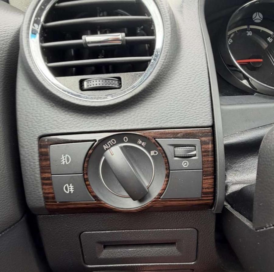 Black Opel Antara 2010 in Siauliai, with an engine capacity of 1.99 L and mileage of 250 thousand km for 3100 €, photo 11 on AUTOMOTO.COM.LV