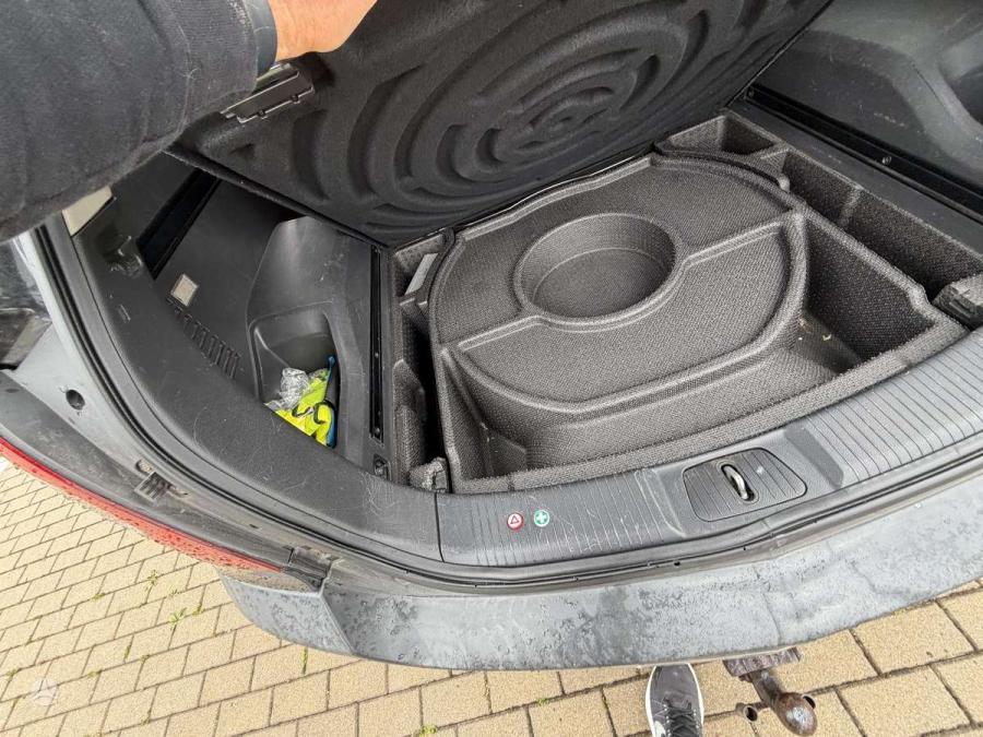Black Opel Antara 2010 in Siauliai, with an engine capacity of 1.99 L and mileage of 250 thousand km for 3100 €, photo 17 on AUTOMOTO.COM.LV