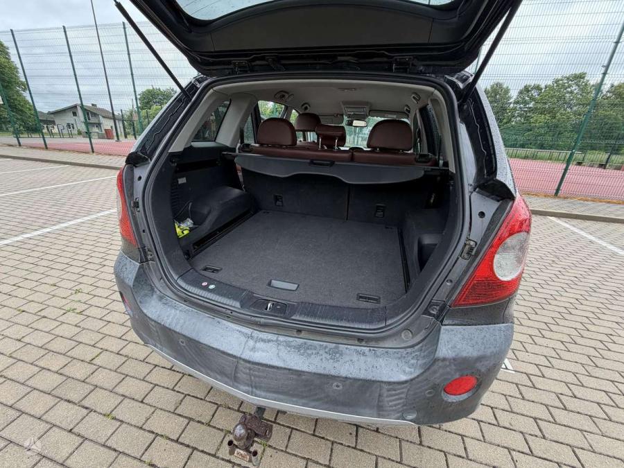 Black Opel Antara 2010 in Siauliai, with an engine capacity of 1.99 L and mileage of 250 thousand km for 3100 €, photo 18 on AUTOMOTO.COM.LV