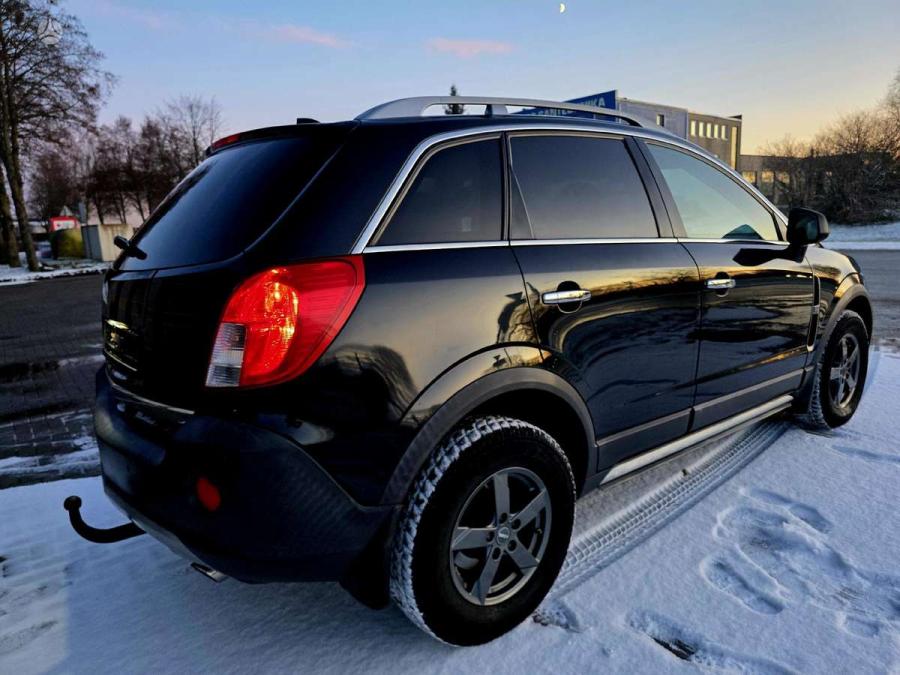 Black Opel Antara 2011 in Kretinga, with an engine capacity of 2.23 L and mileage of 254 thousand km for 5500 €, photo 6 on AUTOMOTO.COM.LV
