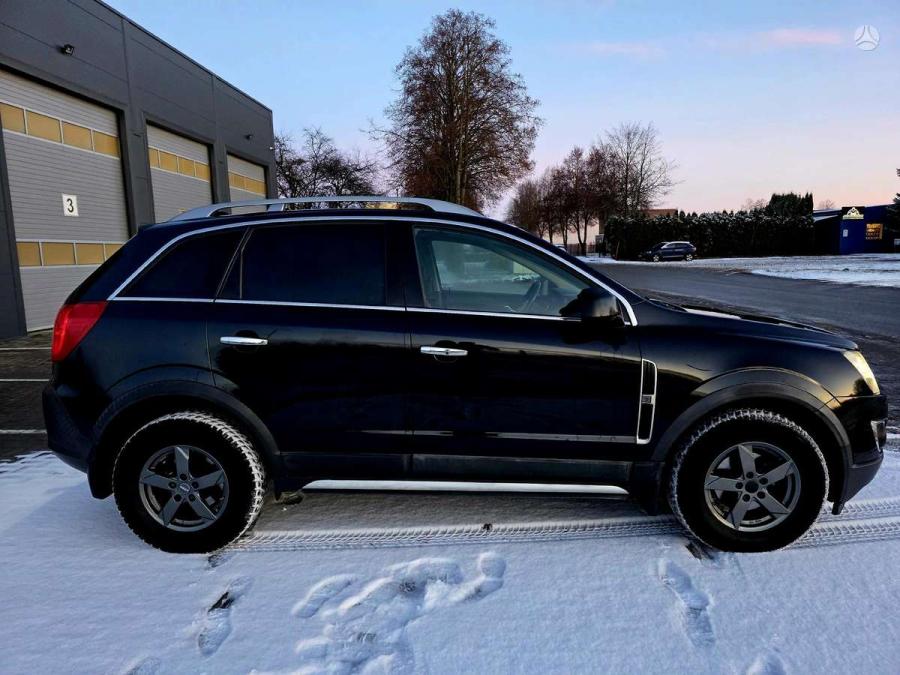 Black Opel Antara 2011 in Kretinga, with an engine capacity of 2.23 L and mileage of 254 thousand km for 5500 €, photo 9 on AUTOMOTO.COM.LV