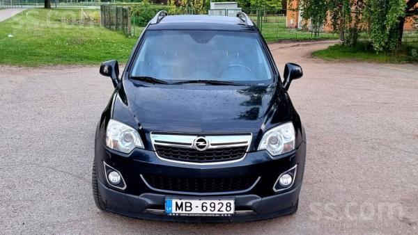 Black Opel Antara 2011 in Cesis, with an engine capacity of 2.20 L and mileage of 327 thousand km for 3950 €, photo 2 on AUTOMOTO.COM.LV