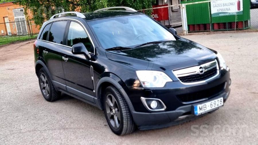 Black Opel Antara 2011 in Cesis, with an engine capacity of 2.20 L and mileage of 327 thousand km for 3950 €, photo 4 on AUTOMOTO.COM.LV