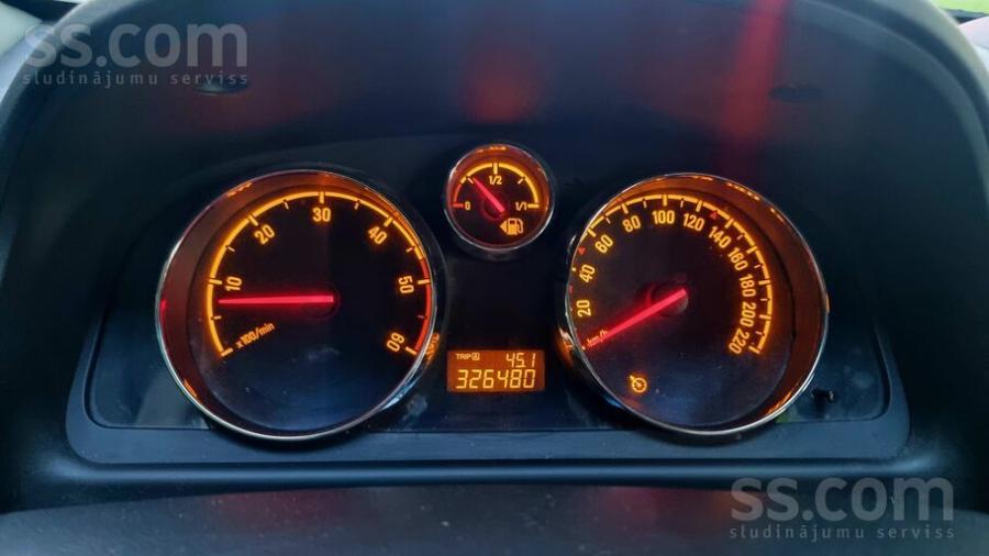Black Opel Antara 2011 in Cesis, with an engine capacity of 2.20 L and mileage of 327 thousand km for 3950 €, photo 33 on AUTOMOTO.COM.LV