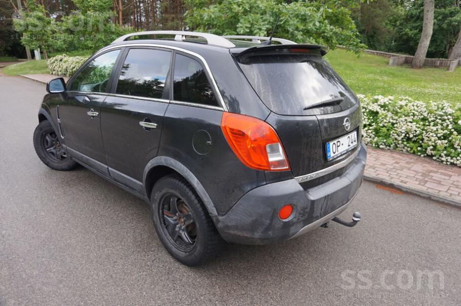 Black Opel Antara 2011 in Jurmala, with an engine capacity of 2.20 L and mileage of 204 thousand km for 3995 €, photo 5 on AUTOMOTO.COM.LV