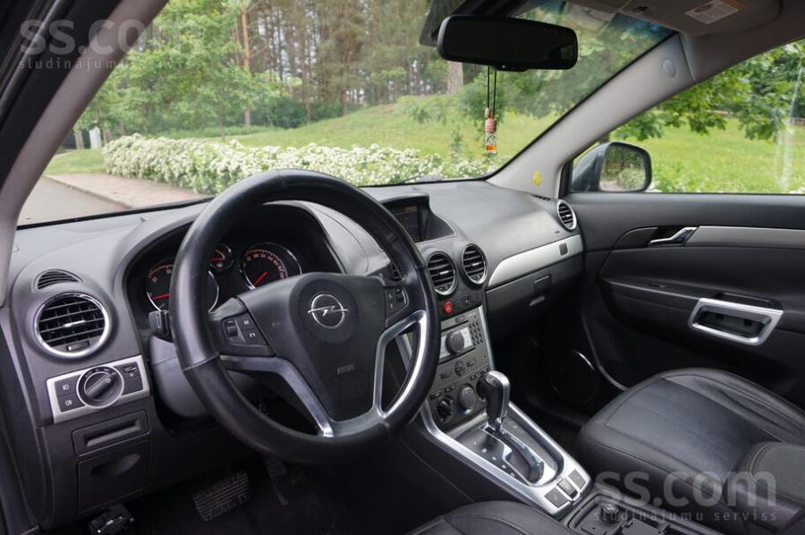 Black Opel Antara 2011 in Jurmala, with an engine capacity of 2.20 L and mileage of 204 thousand km for 3995 €, photo 12 on AUTOMOTO.COM.LV
