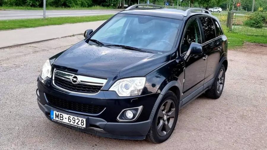 Black Opel Antara 2011 in Cesis, with an engine capacity of 2.20 L and mileage of 327 thousand km for 3950 €, photo 1 on AUTOMOTO.COM.LV