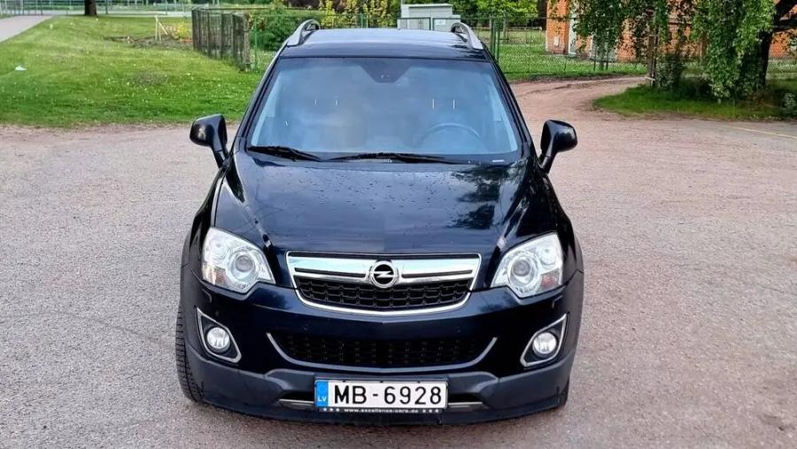 Black Opel Antara 2011 in Cesis, with an engine capacity of 2.20 L and mileage of 327 thousand km for 3950 €, photo 3 on AUTOMOTO.COM.LV