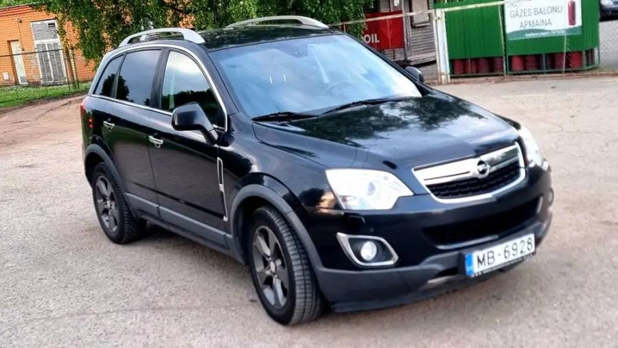 Black Opel Antara 2011 in Cesis, with an engine capacity of 2.20 L and mileage of 327 thousand km for 3950 €, photo 4 on AUTOMOTO.COM.LV