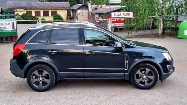 Black Opel Antara 2011 in Cesis, with an engine capacity of 2.20 L and mileage of 327 thousand km for 3950 €, photo 4 on AUTOMOTO.COM.LV