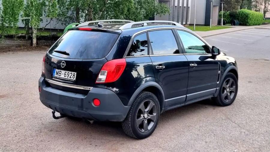Black Opel Antara 2011 in Cesis, with an engine capacity of 2.20 L and mileage of 327 thousand km for 3950 €, photo 6 on AUTOMOTO.COM.LV