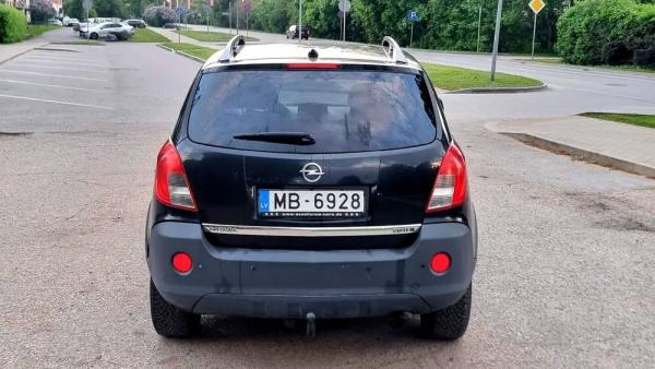 Black Opel Antara 2011 in Cesis, with an engine capacity of 2.20 L and mileage of 327 thousand km for 3950 €, photo 6 on AUTOMOTO.COM.LV