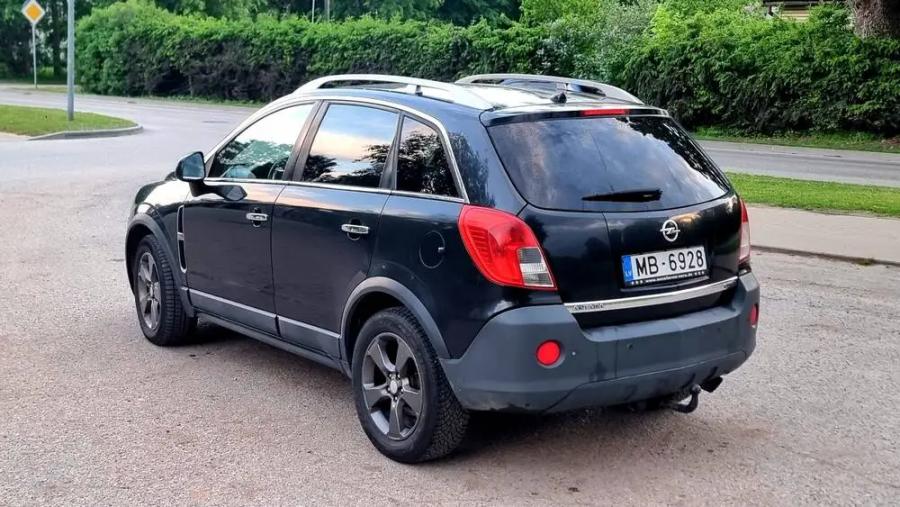 Black Opel Antara 2011 in Cesis, with an engine capacity of 2.20 L and mileage of 327 thousand km for 3950 €, photo 9 on AUTOMOTO.COM.LV