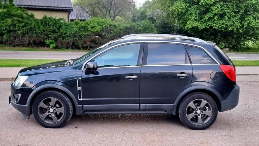 Black Opel Antara 2011 in Cesis, with an engine capacity of 2.20 L and mileage of 327 thousand km for 3950 €, photo 10 on AUTOMOTO.COM.LV