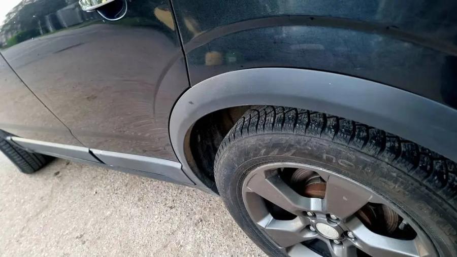 Black Opel Antara 2011 in Cesis, with an engine capacity of 2.20 L and mileage of 327 thousand km for 3950 €, photo 12 on AUTOMOTO.COM.LV