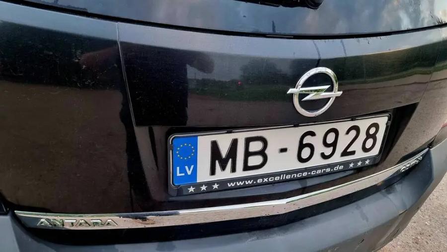 Black Opel Antara 2011 in Cesis, with an engine capacity of 2.20 L and mileage of 327 thousand km for 3950 €, photo 14 on AUTOMOTO.COM.LV