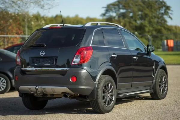 Black Opel Antara 2011 in Liepaja, with an engine capacity of 2.20 L and mileage of 172 thousand km for 7700 €, photo 5 on AUTOMOTO.COM.LV