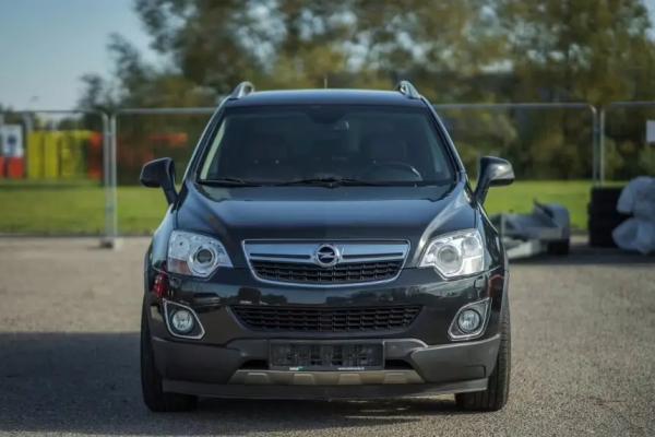 Black Opel Antara 2011 in Liepaja, with an engine capacity of 2.20 L and mileage of 172 thousand km for 7700 €, photo 8 on AUTOMOTO.COM.LV