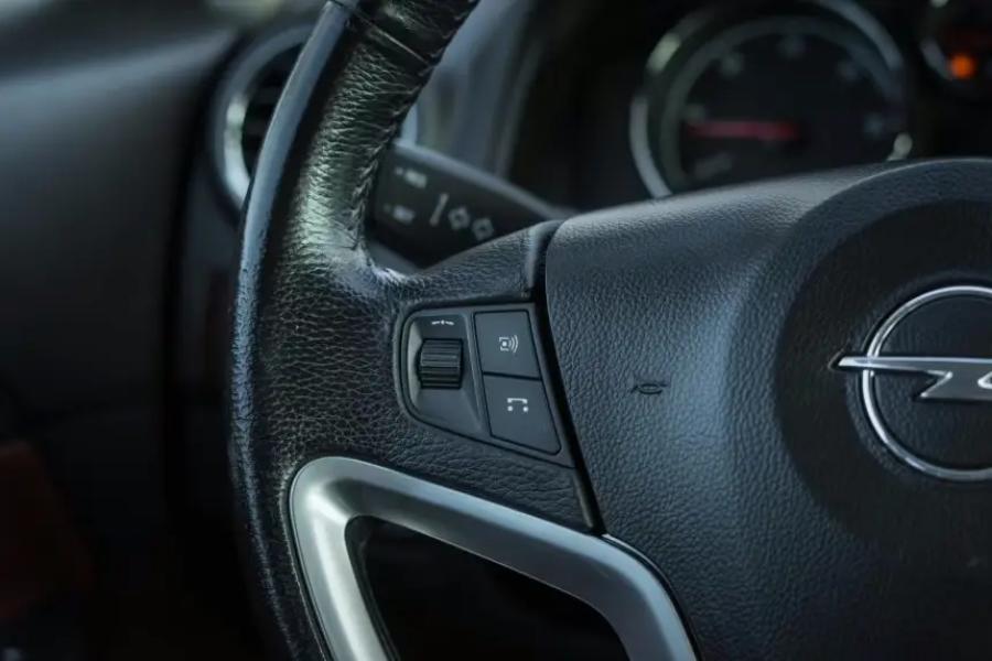 Melns Opel Antara 2011 Liepāja, ar dzinēja tilpumu 2.20 L un nobraukumu 172 tūkst. km par 7700 €, foto 30 vietnē AUTOMOTO.COM.LV