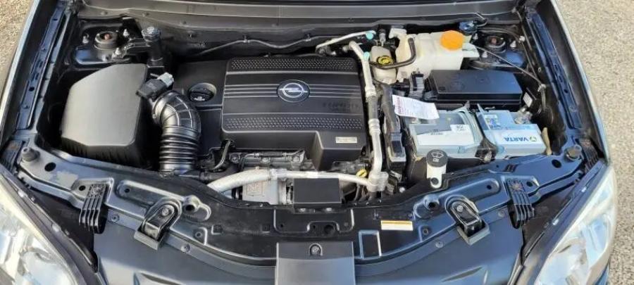 Black Opel Antara 2011 in Riga, with an engine capacity of 2.20 L and mileage of 225 thousand km for 8500 €, photo 15 on AUTOMOTO.COM.LV